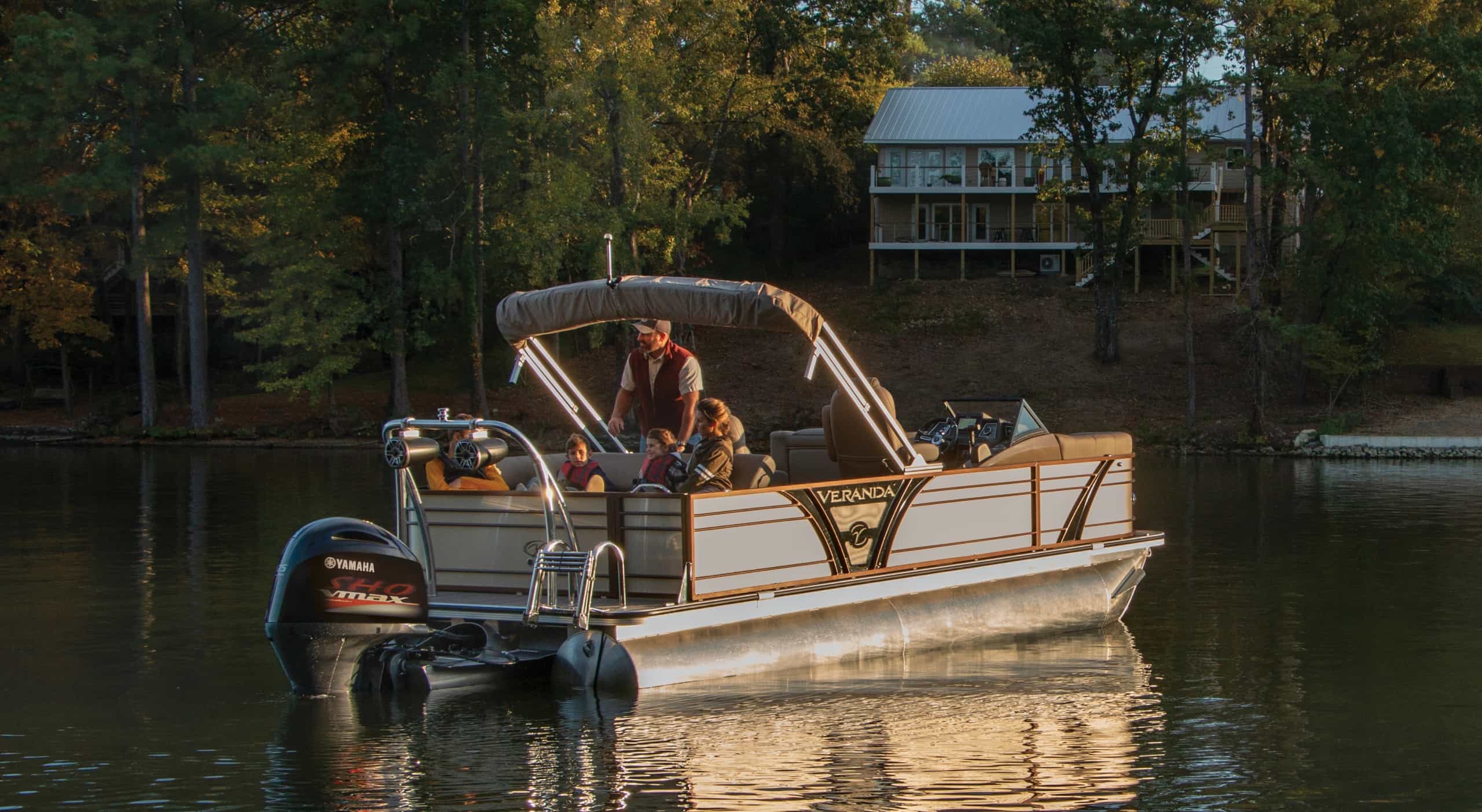 VTX22VLC 01w - Veranda Luxury Pontoon Boats
