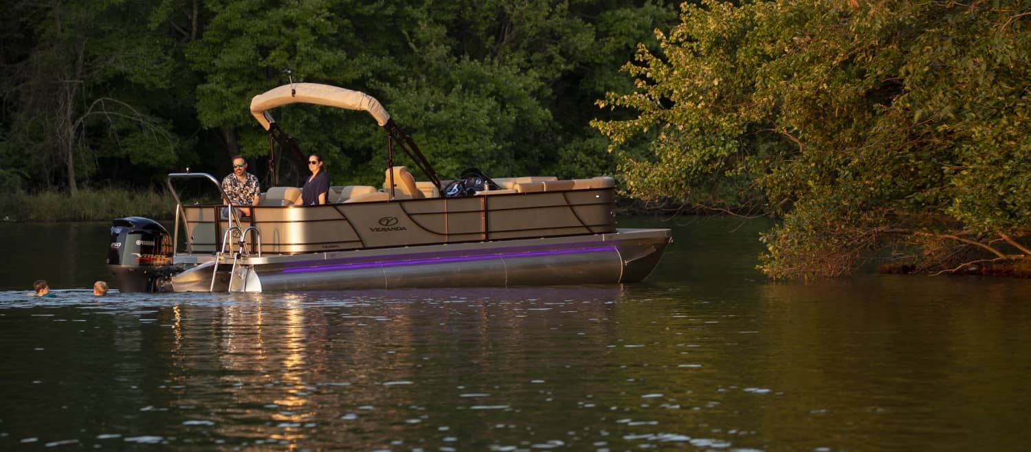 Luxury Pontoons - LP2 - Veranda Luxury Pontoon Boats