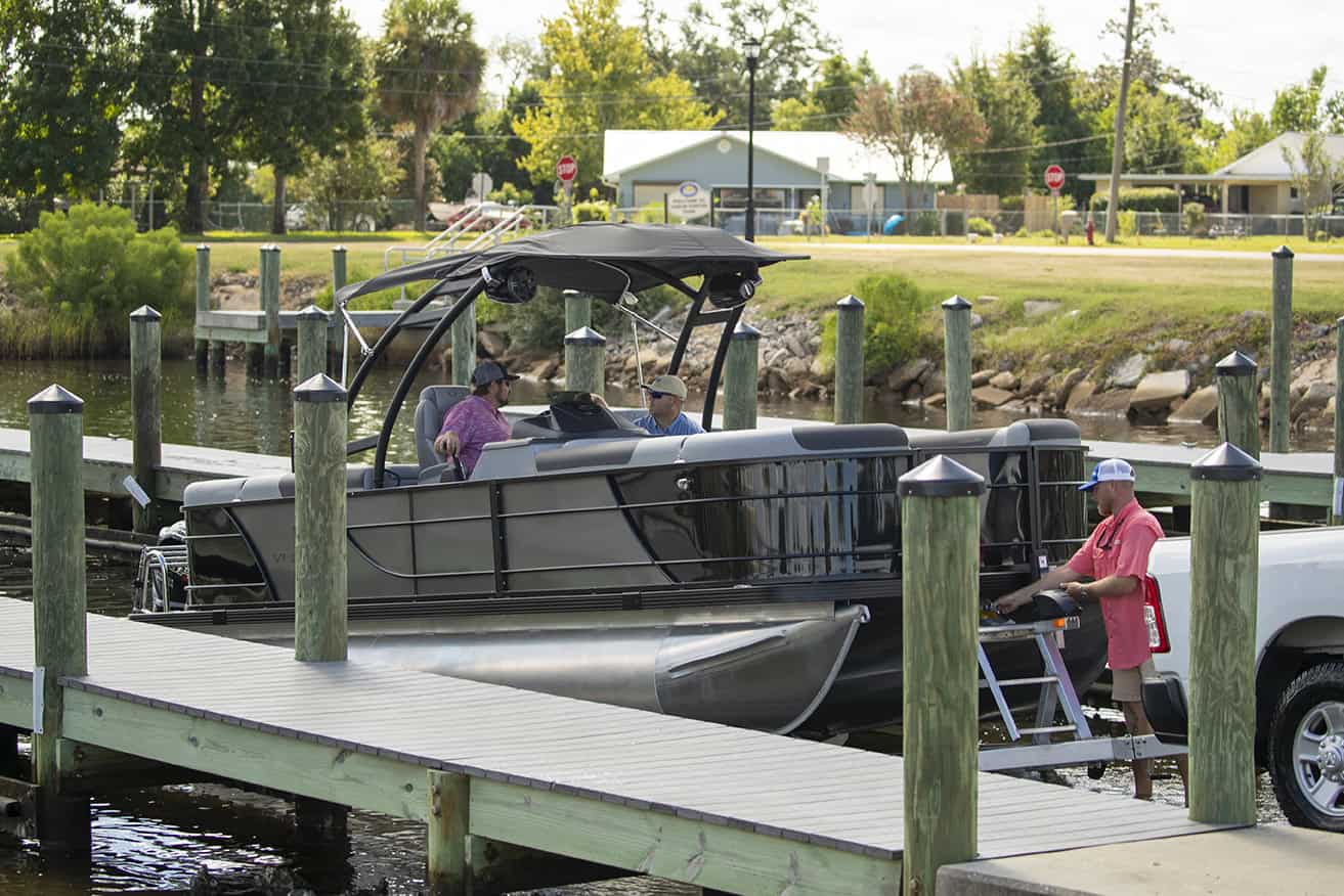 VR22RC XLT CharBlack-01-low - Veranda Luxury Pontoon Boats